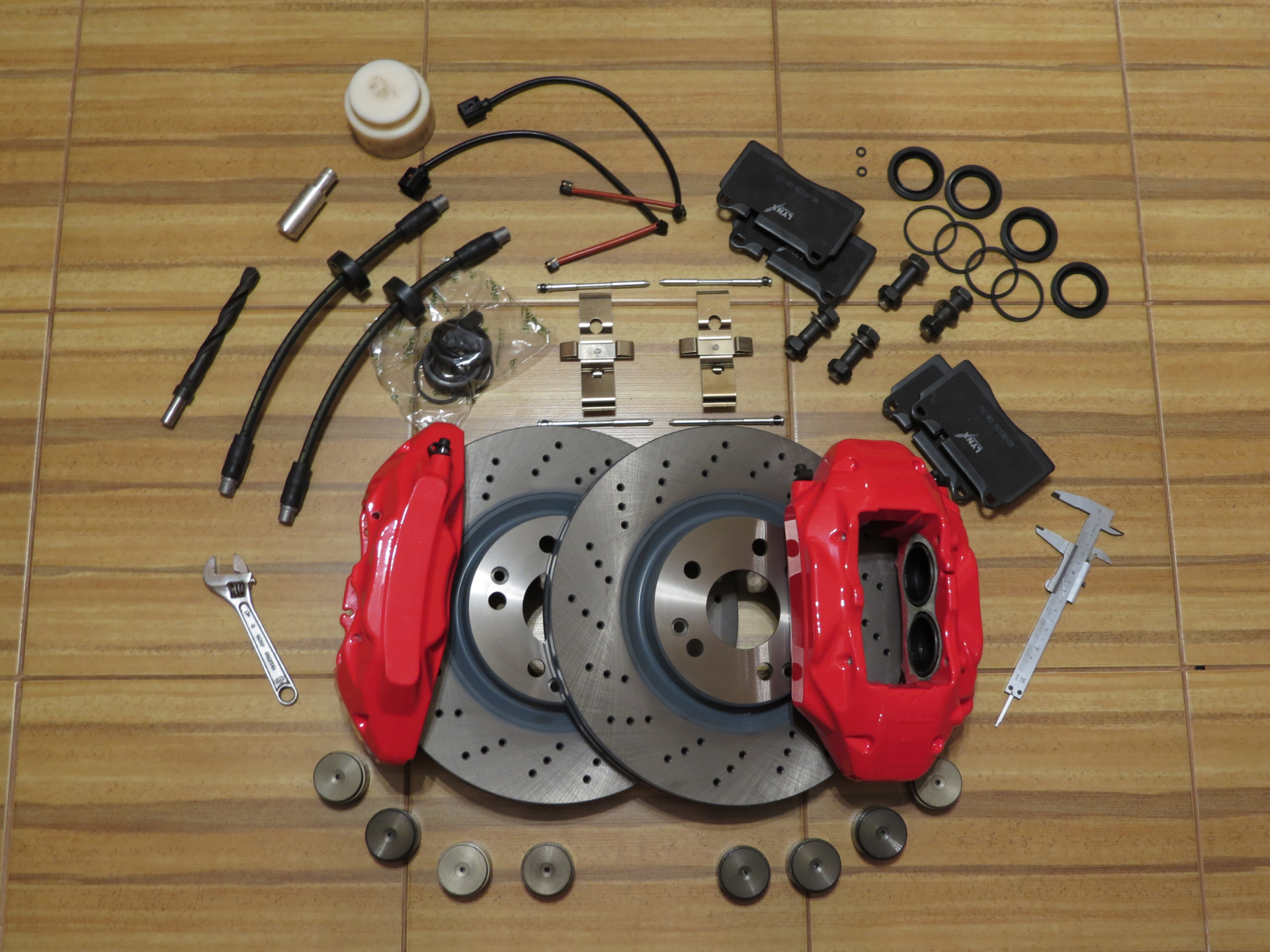 Тизер. Brembo 4-pot на Audi Allroad C5 — Audi Allroad (C5), 2,5 л, 2004 ...