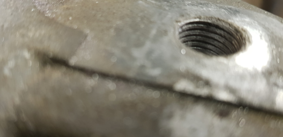 Замена кронштейна двигателя — Volkswagen Golf Mk4, 1,4 л, 2001 года ...