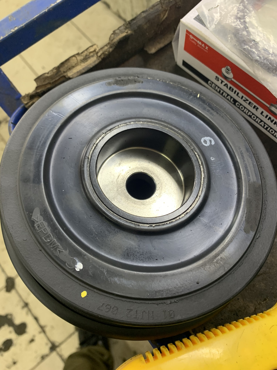 Замена шкифа коленвала — KIA Sorento (2G), 2,2 л, 2014 года | запчасти ...