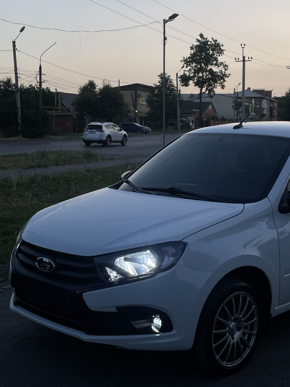 Просто фото — Lada Гранта (2G) FL, 1,6 л, 2023 года | фотография | DRIVE2