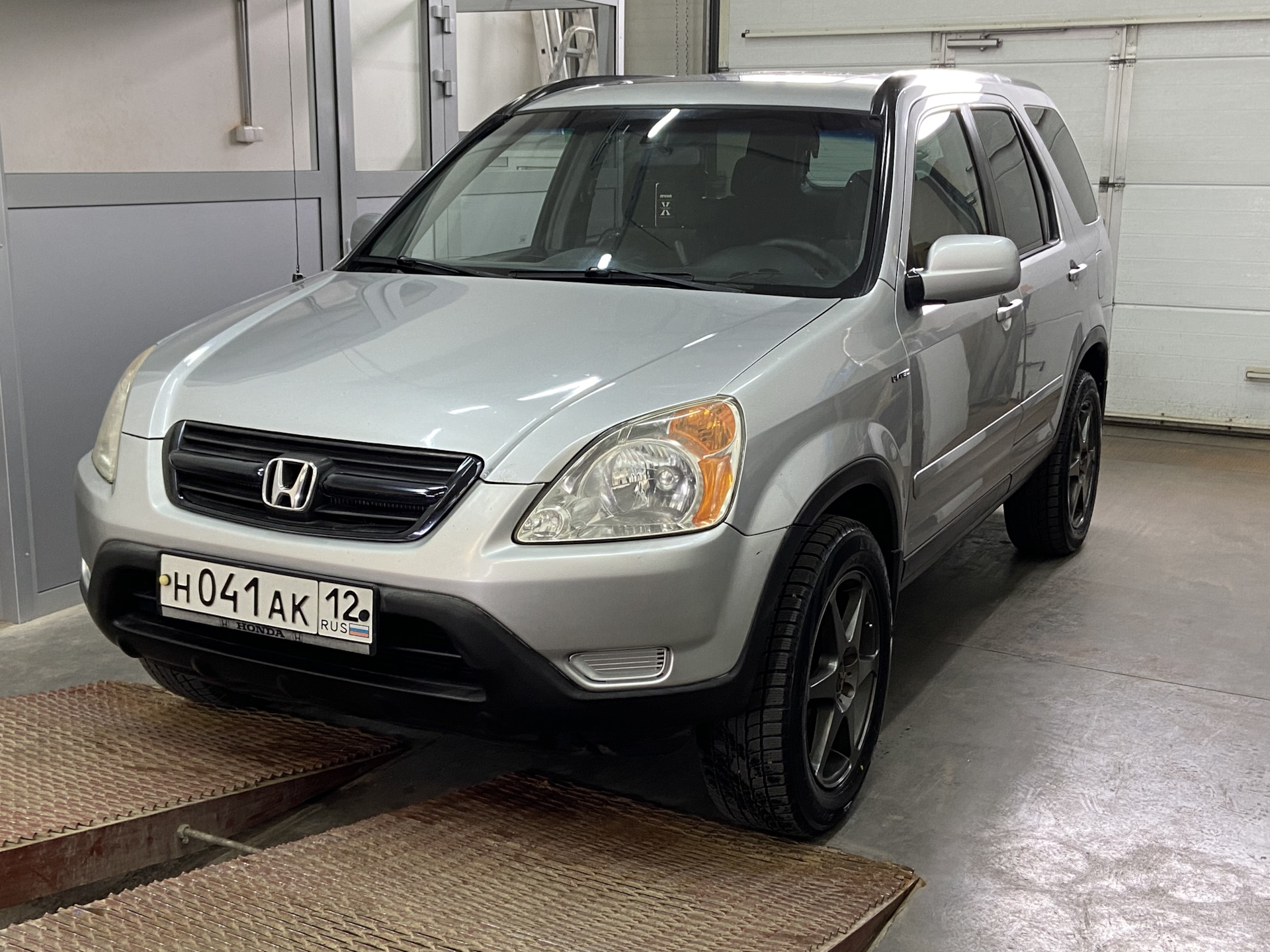 Затемнил решетку радиатора — Honda CR-V (RD4/RD5/RD6/RD7), 2,4 л, 2004 года | тюнинг | DRIVE2