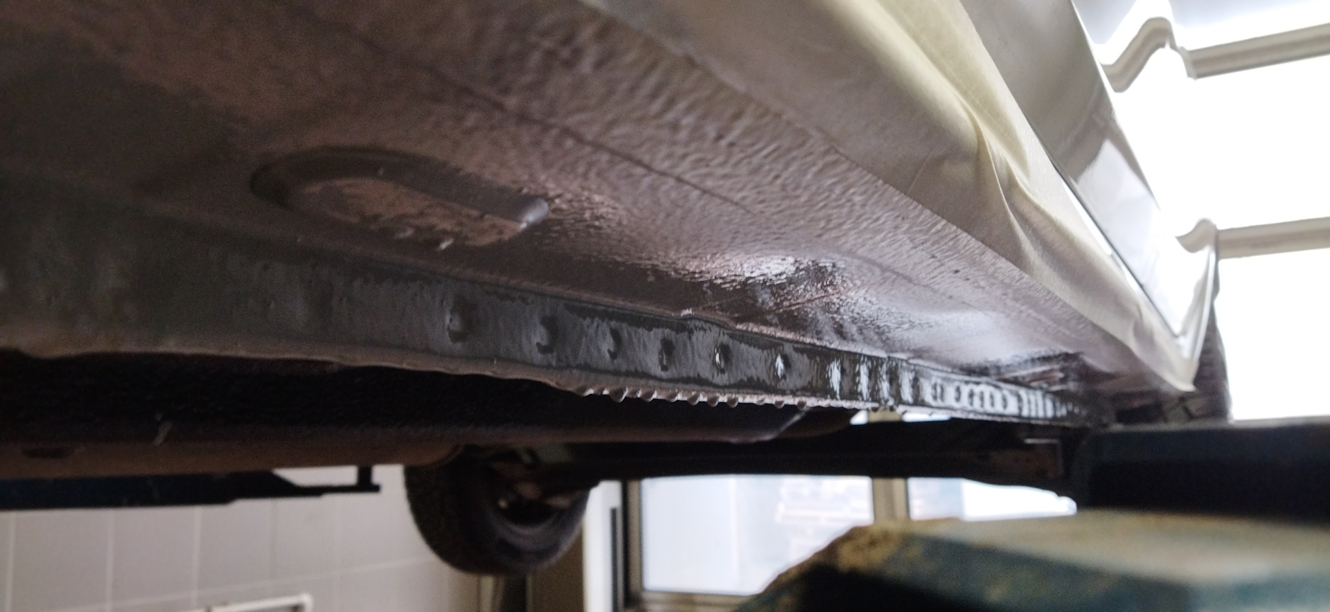 Антикоррозийная обработка кузова и замена подкрылка переднего правого ...