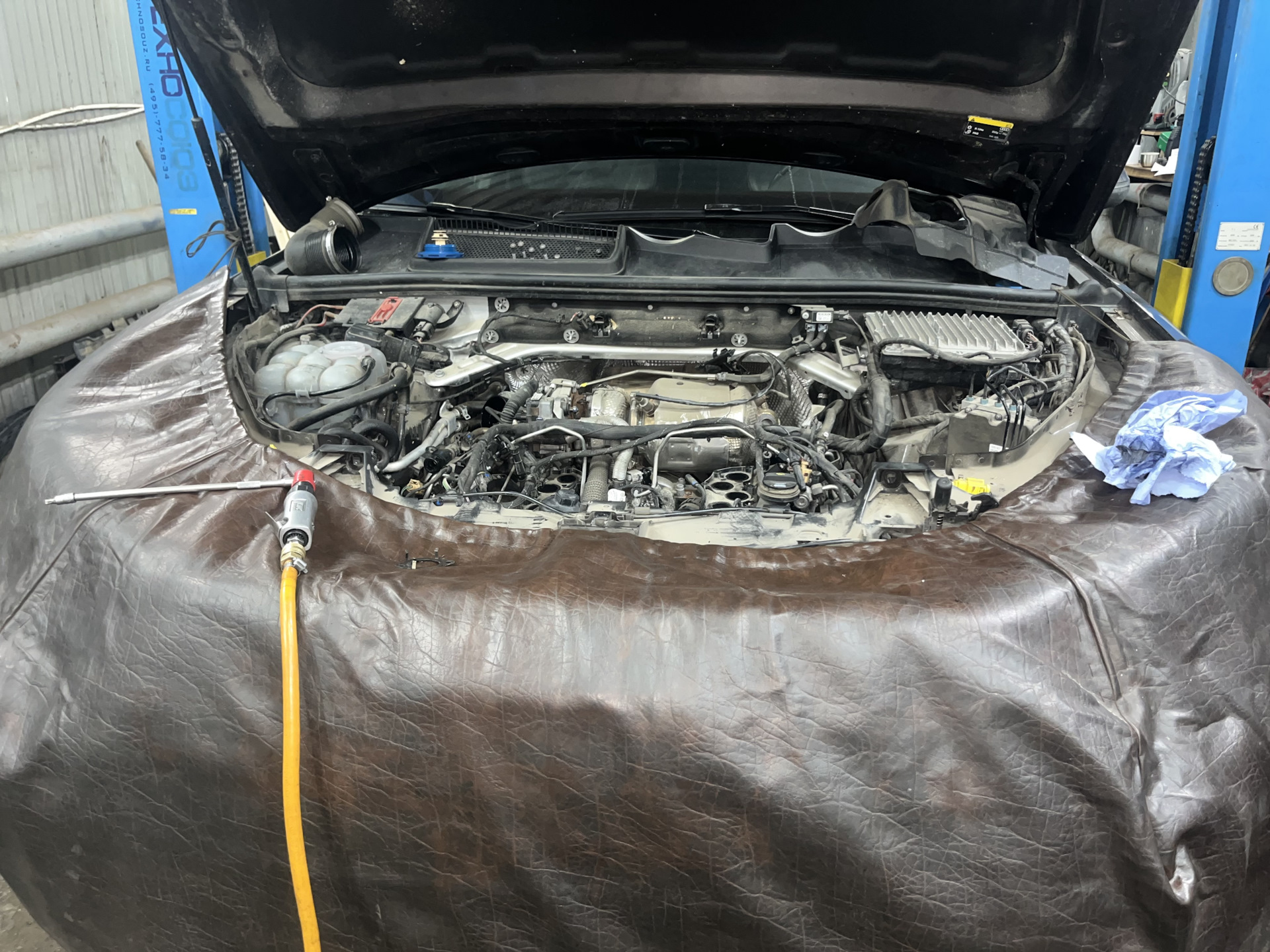 AUDI Q7 II (4M) замена распорного клапана + переуплотнение клапанных ...