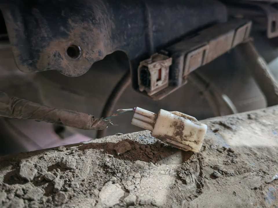 Защита заливной горловины ч. 2 и задние парктроники — Toyota Land ...