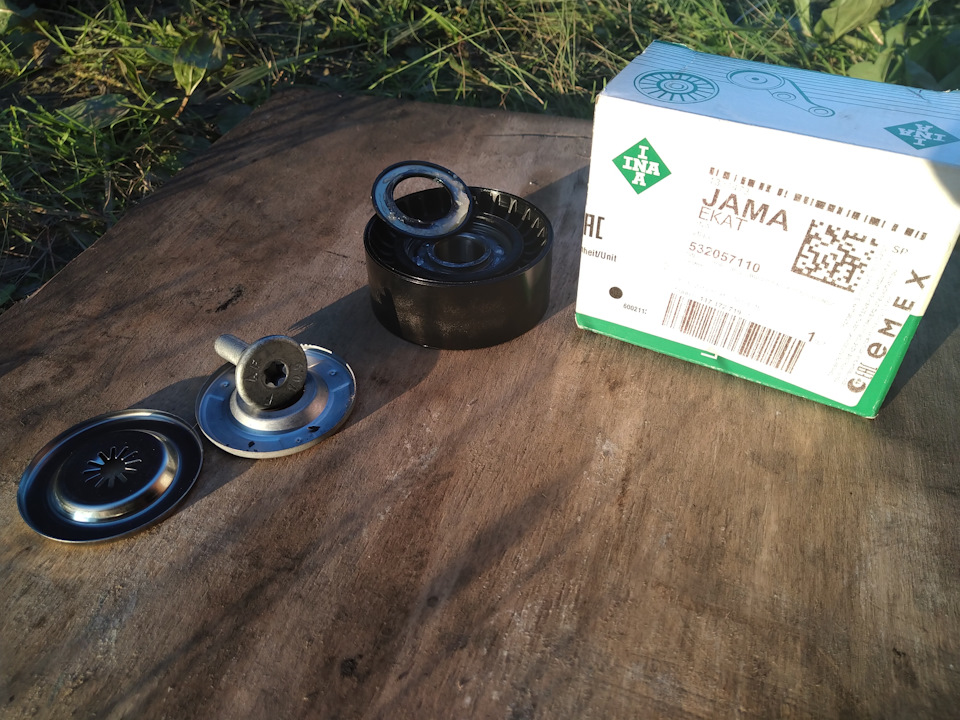 Замена ролика и ремня допоборудования — Renault Megane II, 1,6 л, 2005 ...