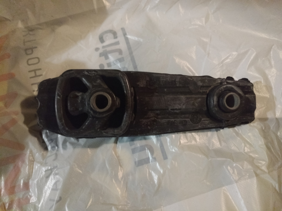 Замена подушки двс — Peugeot 207, 1,4 л, 2008 года | поломка | DRIVE2