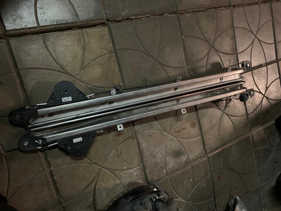 Направляющие Дверей — Volkswagen Multivan (T5), 3,2 л, 2004 года ...