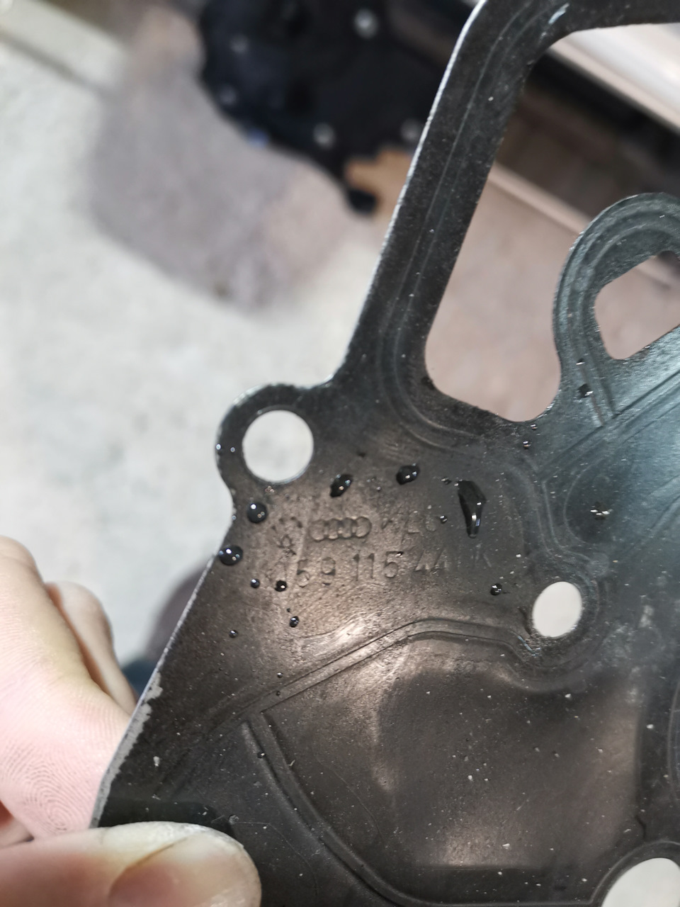 Очередная течь масла — Audi Q7 (1G), 3 л, 2007 года | визит на сервис ...