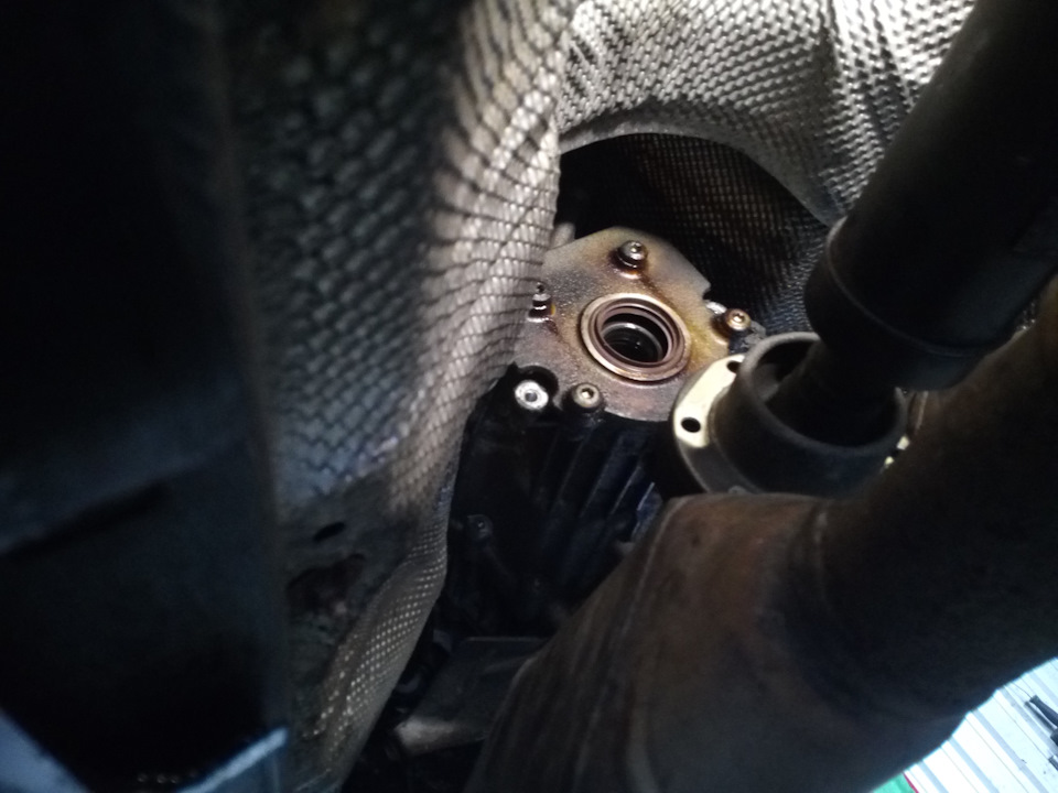 #17. Замена сальника раздатки — Audi A4 Avant (B6), 2,5 л, 2004 года ...