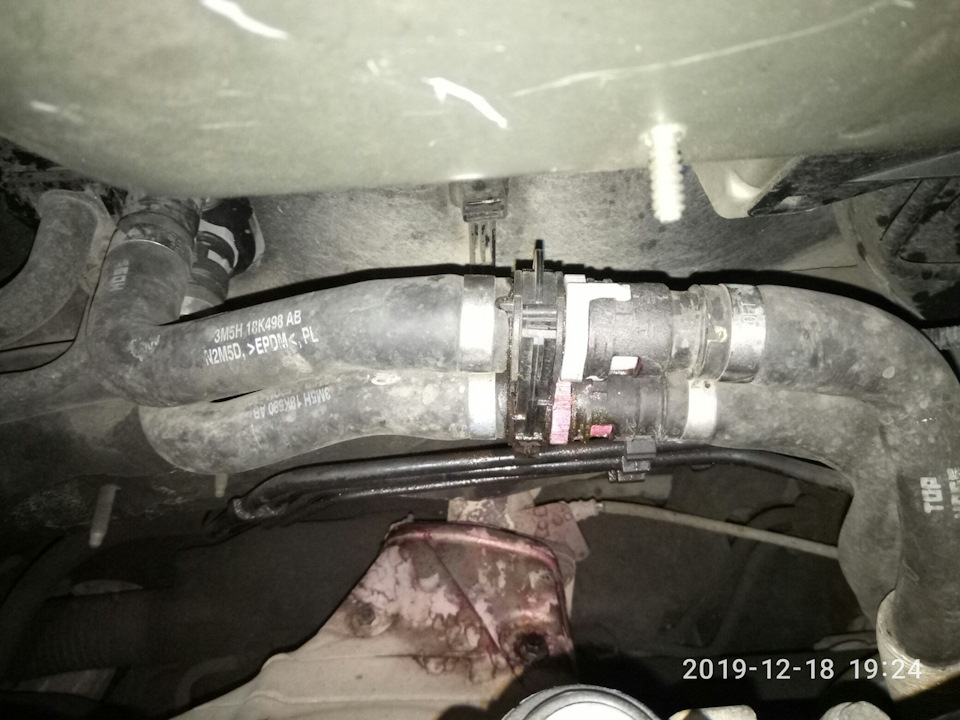 Текут патрубки системы отопителя салона Volvo V50/S40 2.4 (решение ...