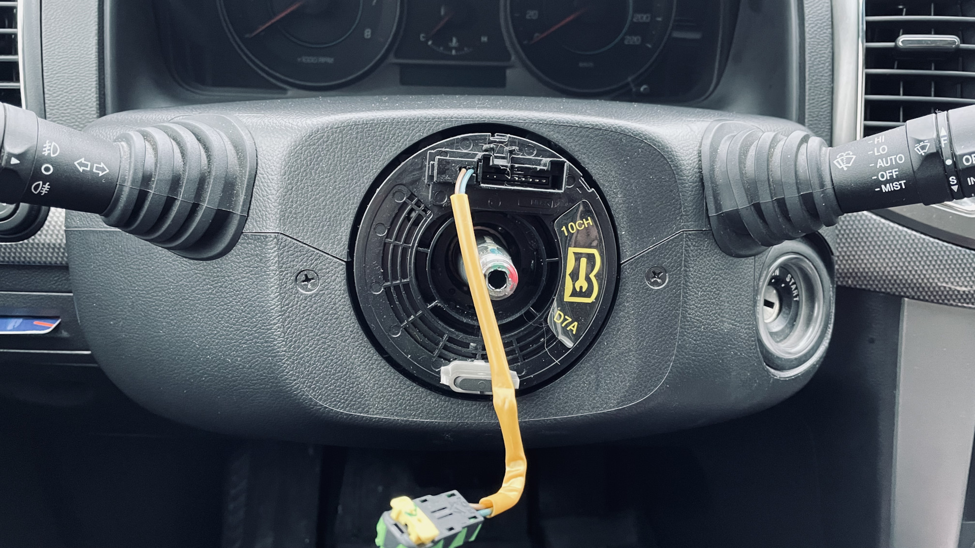 Подсветка кнопок руля — Chevrolet Captiva (1G), 3 л, 2013 года ...