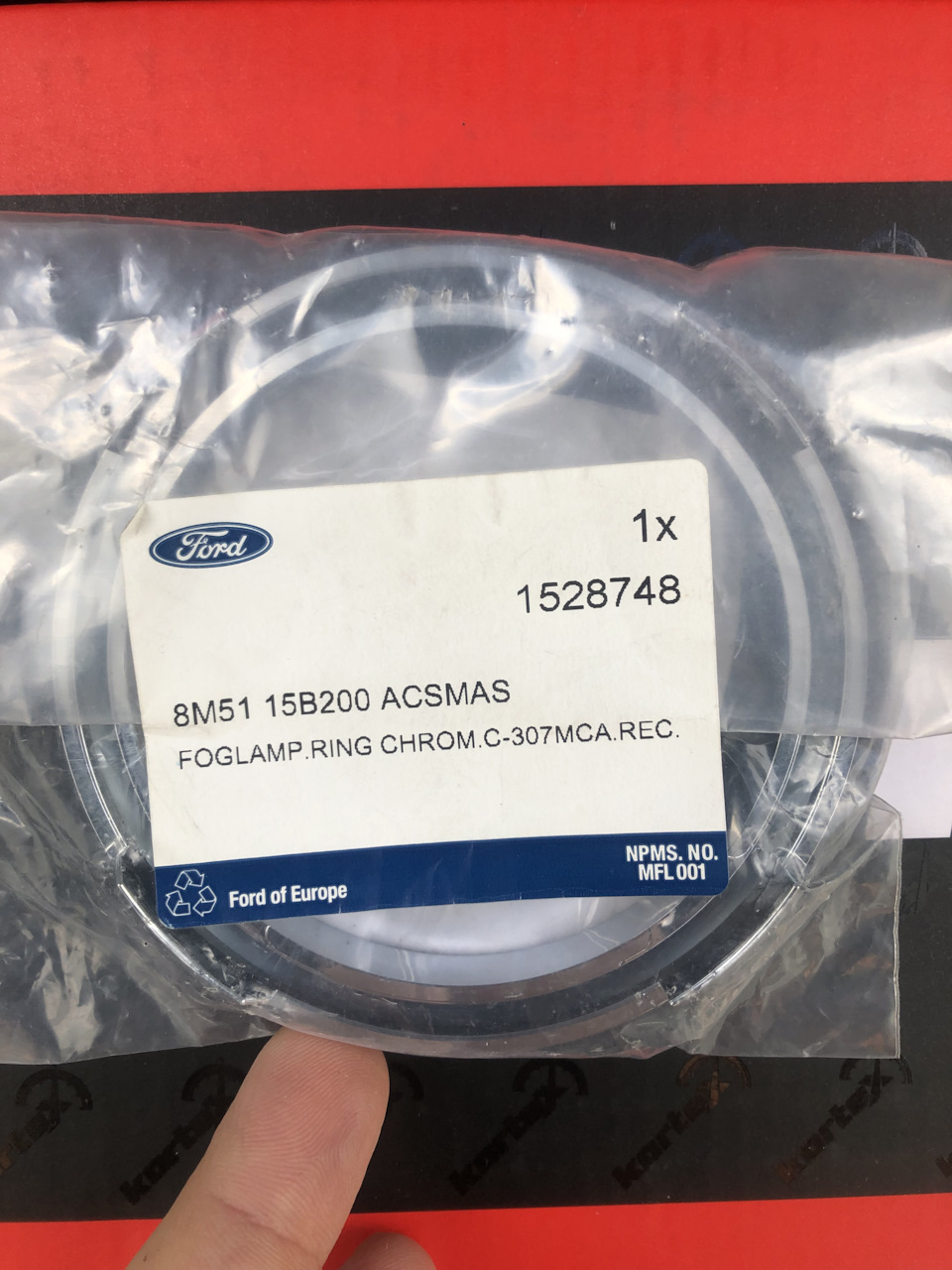 1528748 Рамка противотуманной фара Ford | Запчасти на DRIVE2