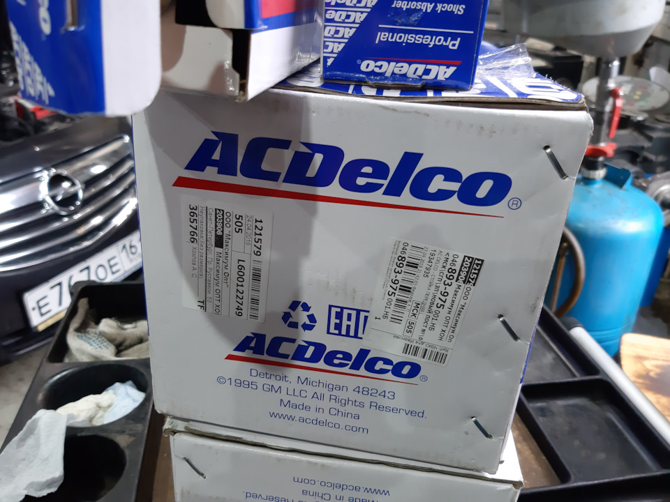 19347935 Стойка амортизационная передняя (левая сторона) ACDelco ...