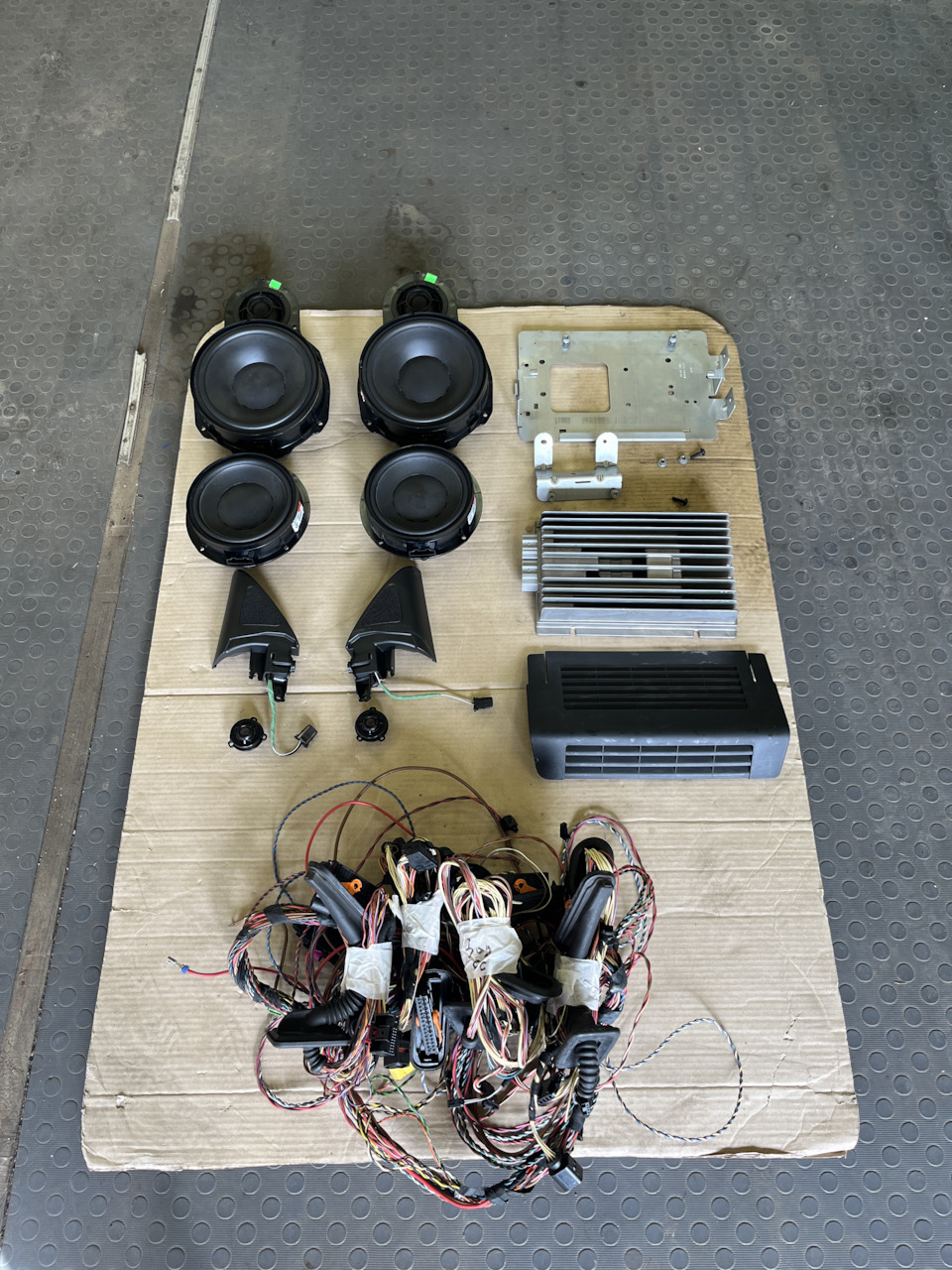 Dynaudio sound system — Volkswagen Passat B6, 2 л, 2007 года ...