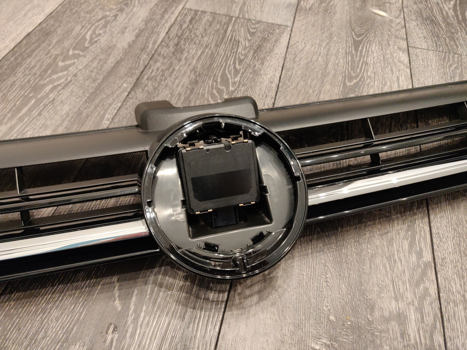 Does new Mk8 style grill ACC badge fits into Mk7.5? | GOLFMK7 - VW GTI ...