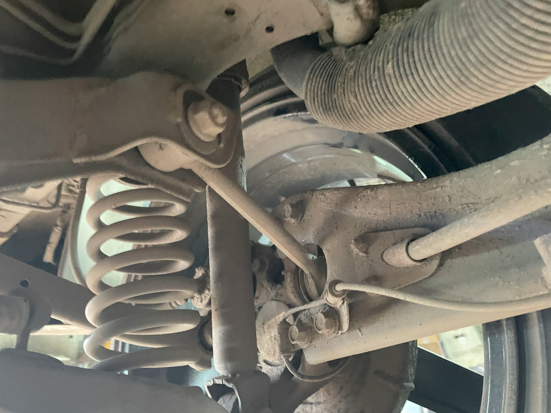 Замена передних пружин, диски тормозные (задние), колодки задние и ...