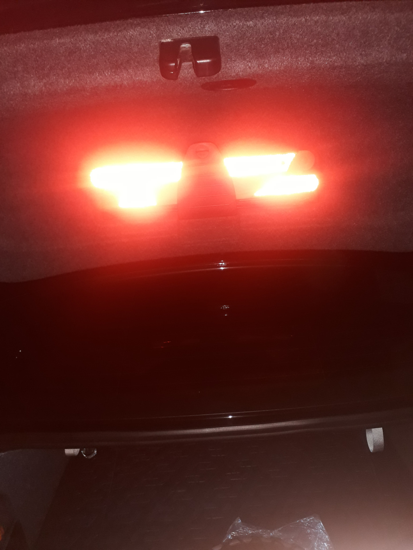 Новое крепление аварийной остановки — Volkswagen Passat B6, 1,8 л, 2008 ...