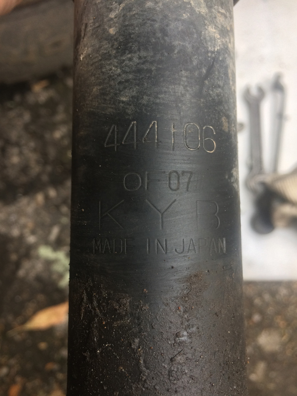 Оторвало ухо переднего амортизатора KYB — УАЗ Patriot, 2,7 л, 2011 года ...