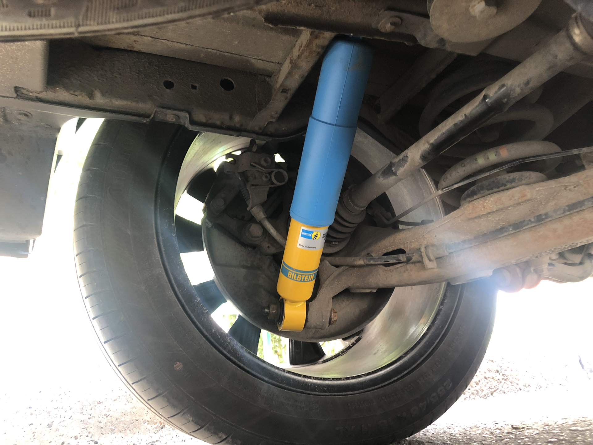 Новые амортизаторы Bilstein B6 (задние) — Volkswagen Multivan (T5), 2 л ...