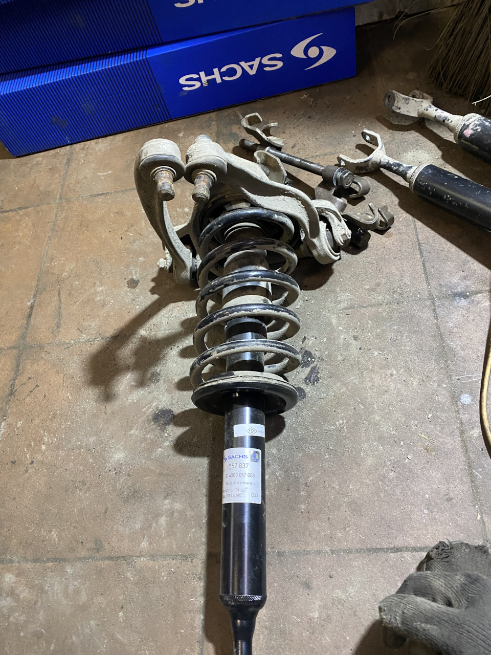 557837 Амортизатор для AUDI, SEAT, SKODA, VW SACHS | Запчасти на DRIVE2