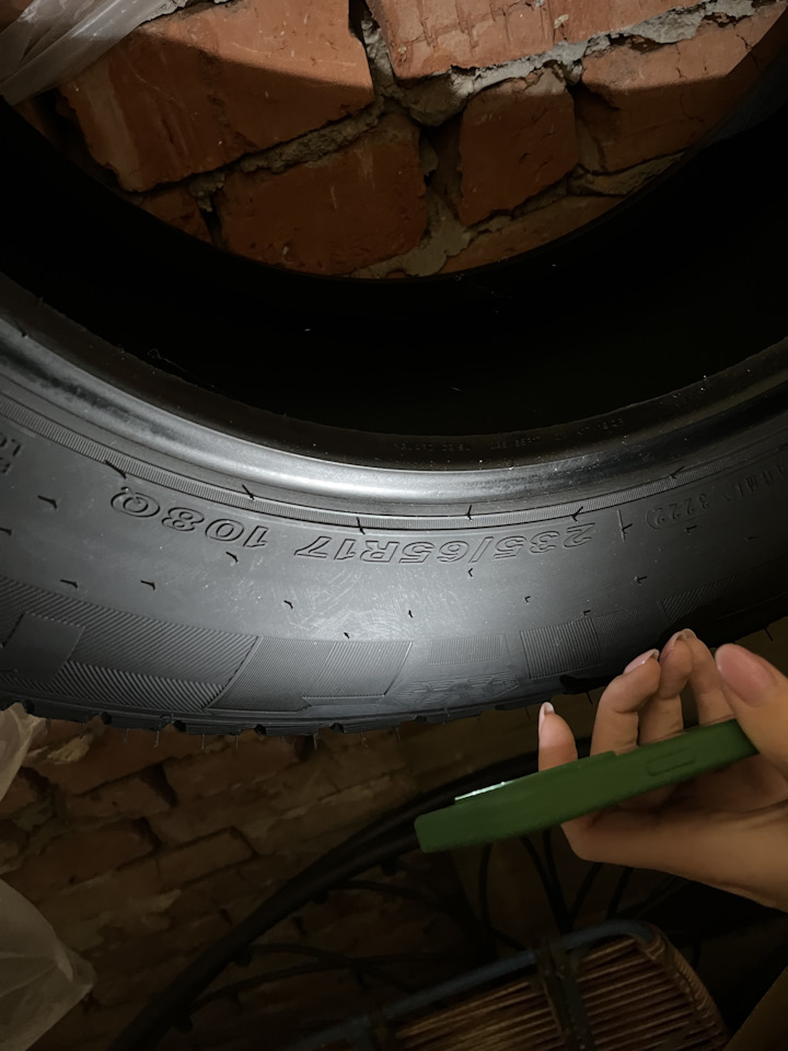 Шины зимние нешипованные Nexen 235/65 R17 на Audi Q5 (2G), Hyundai ...