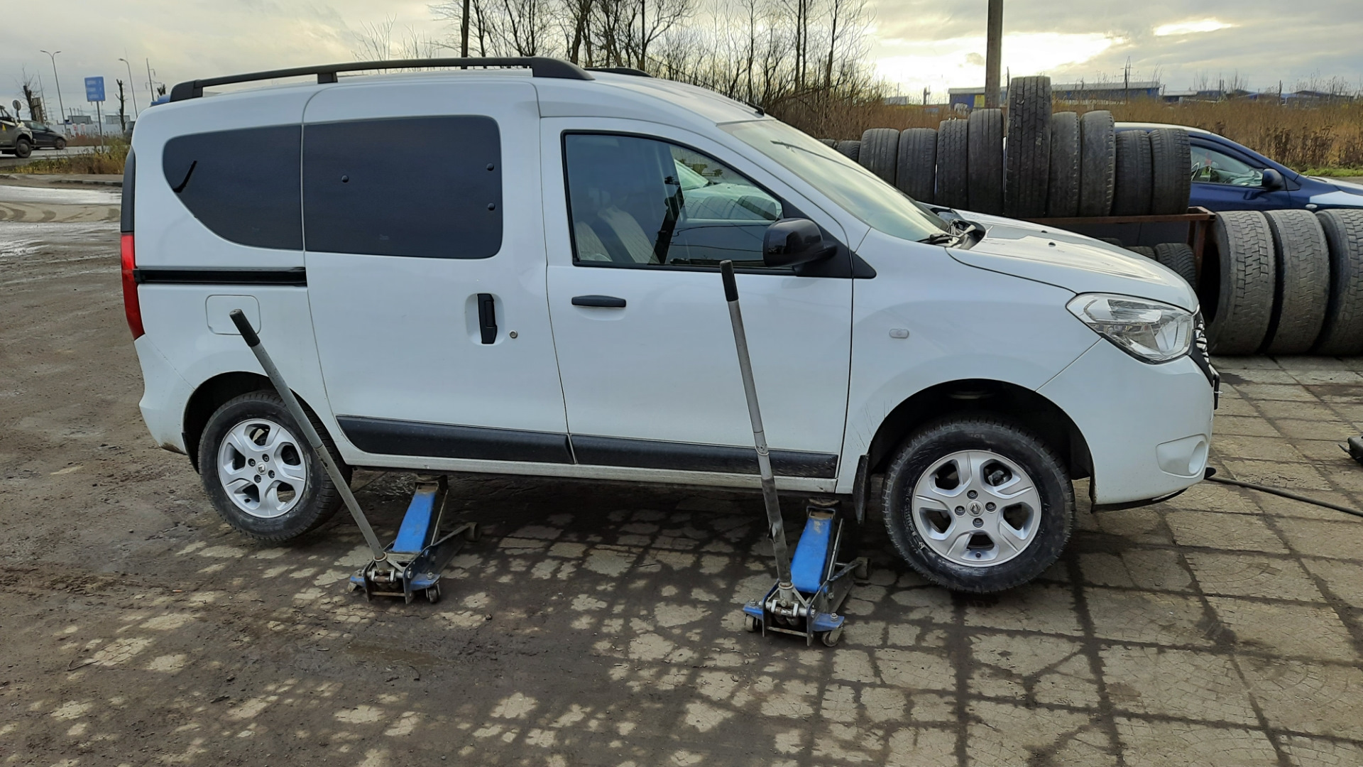 Оригинальные диски EMPREINTE 403006822R и зимняя резина nokian nordman ...