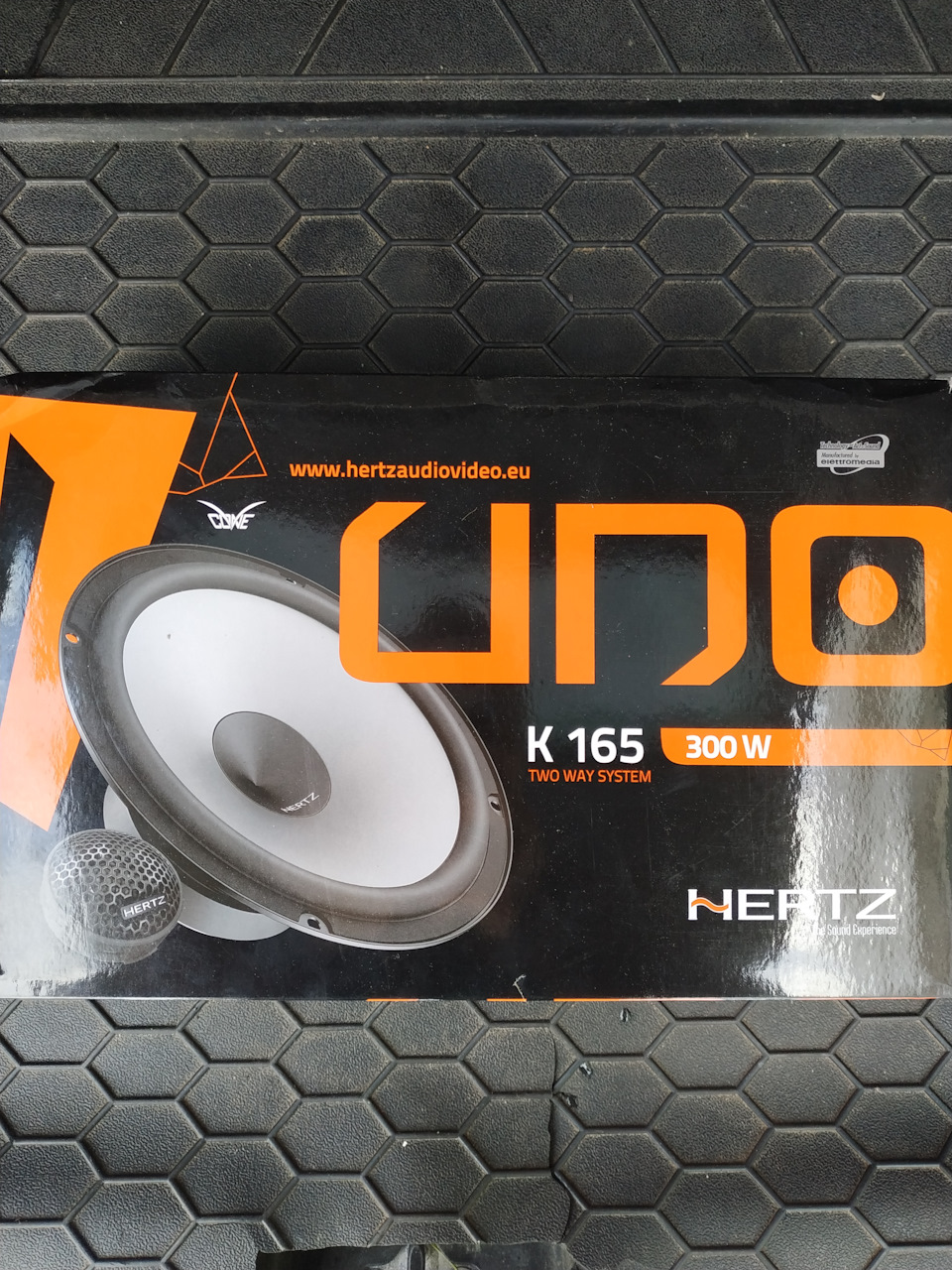 Hertz Uno K 165 — KIA Ceed SW (2G), 1,6 л, 2013 года | автозвук | DRIVE2