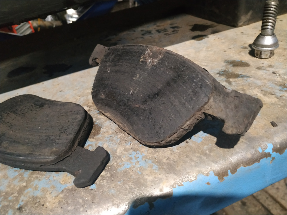 Замена передних тормозных дисков — Volvo XC60 (1G), 2,4 л, 2014 года ...