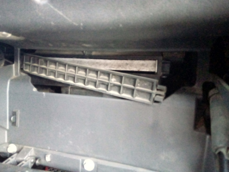 Замена фильтра салона — Hyundai Elantra (4G), 2 л, 2007 года | своими ...