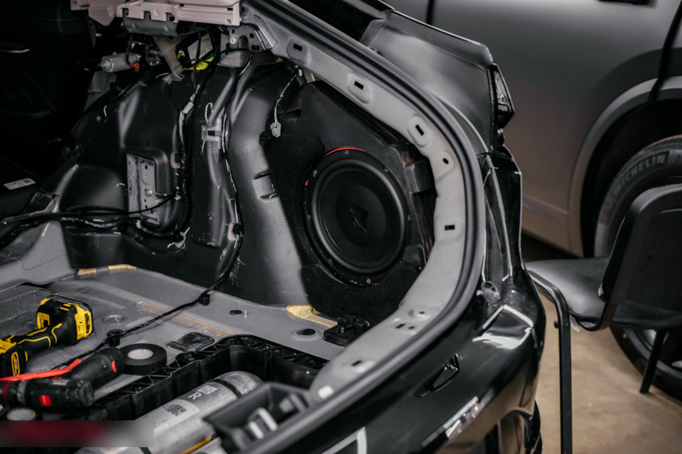 Короб стелс сабвуфера для Zeekr 001 — MAGNER SOUND на DRIVE2