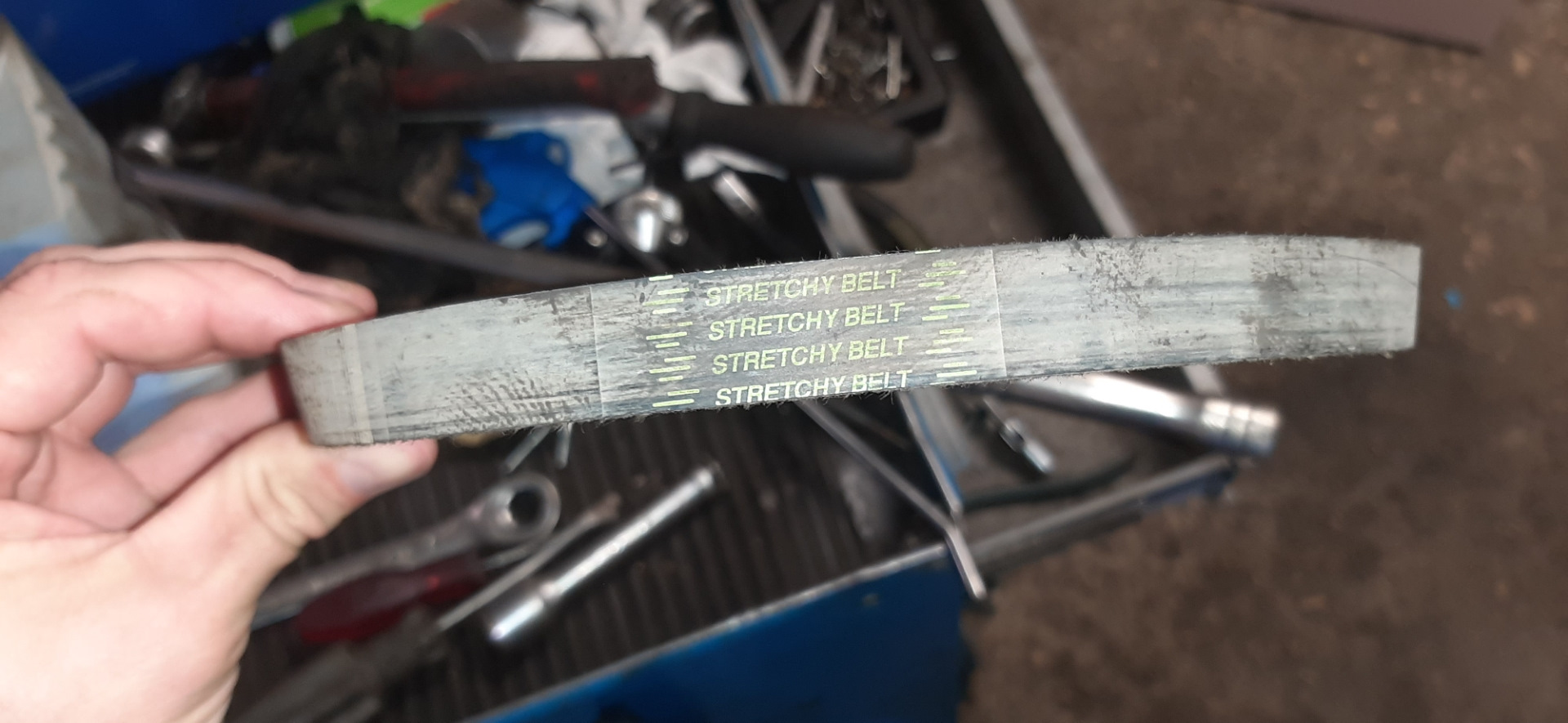 Замена ремней генератора и кондиционера плюс ролик натяжения. — Ford C ...