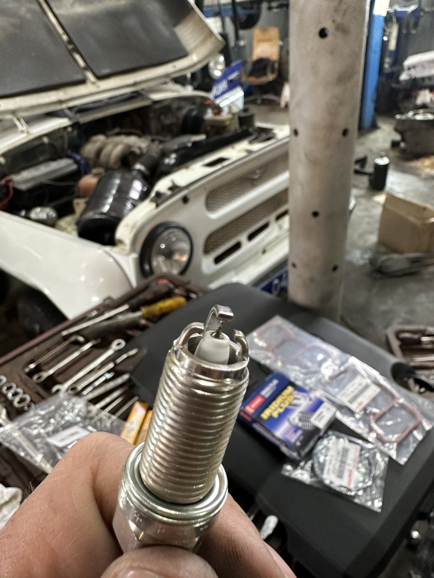 Замена свечек на v6 — Toyota Camry (XV70), 3,5 л, 2018 года | плановое ...