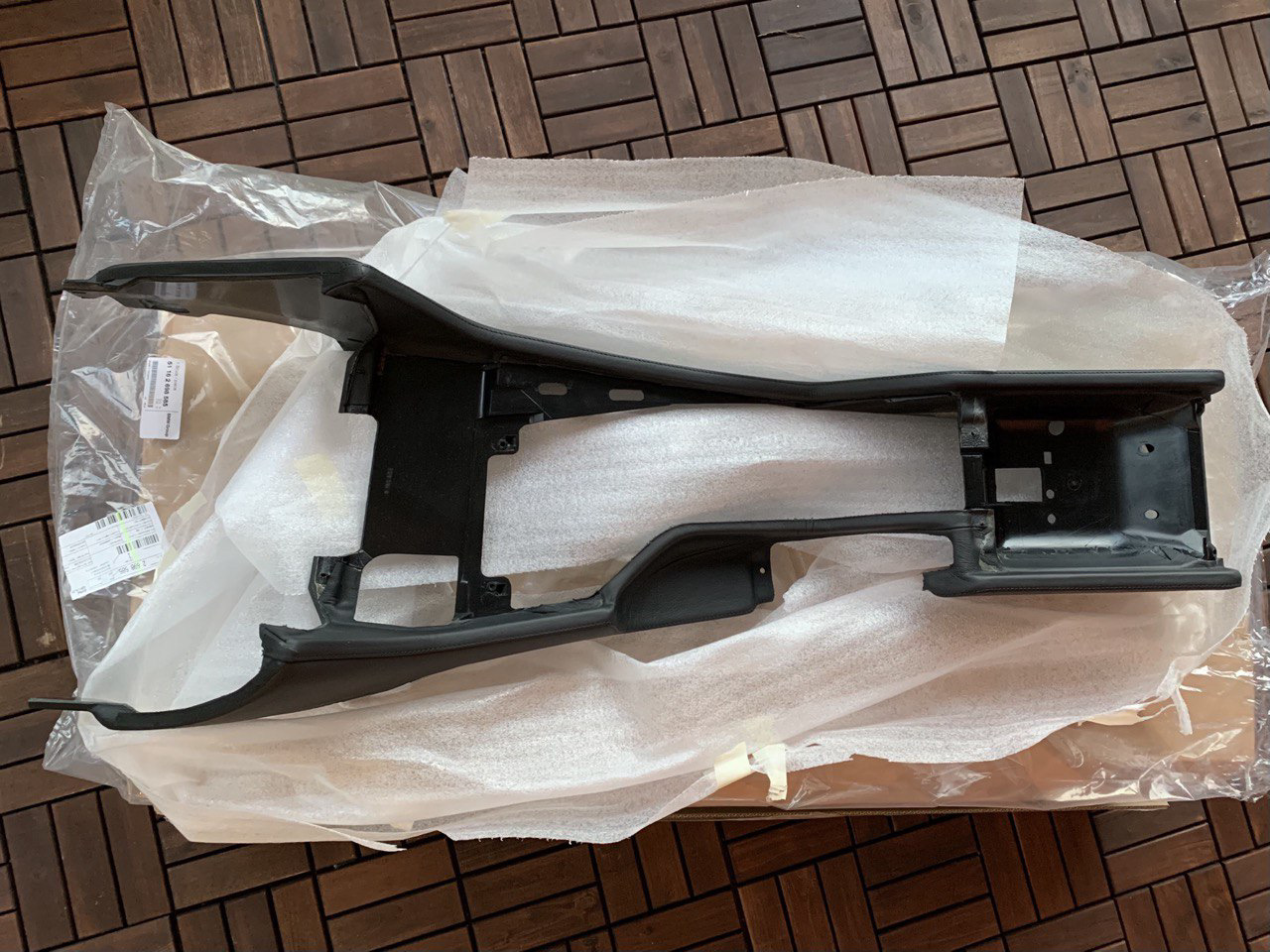 Замена центральной консоли, подлокотника и декоративной вставки ...