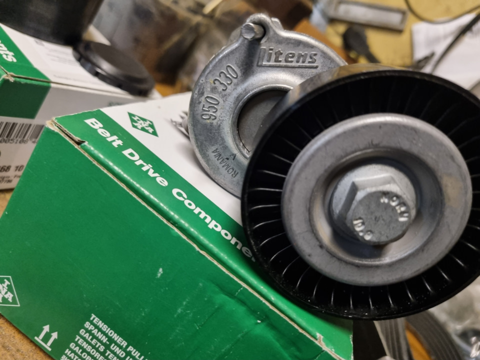 Замена приводного ремня, натяжителя и обводного ролика. — Volkswagen ...