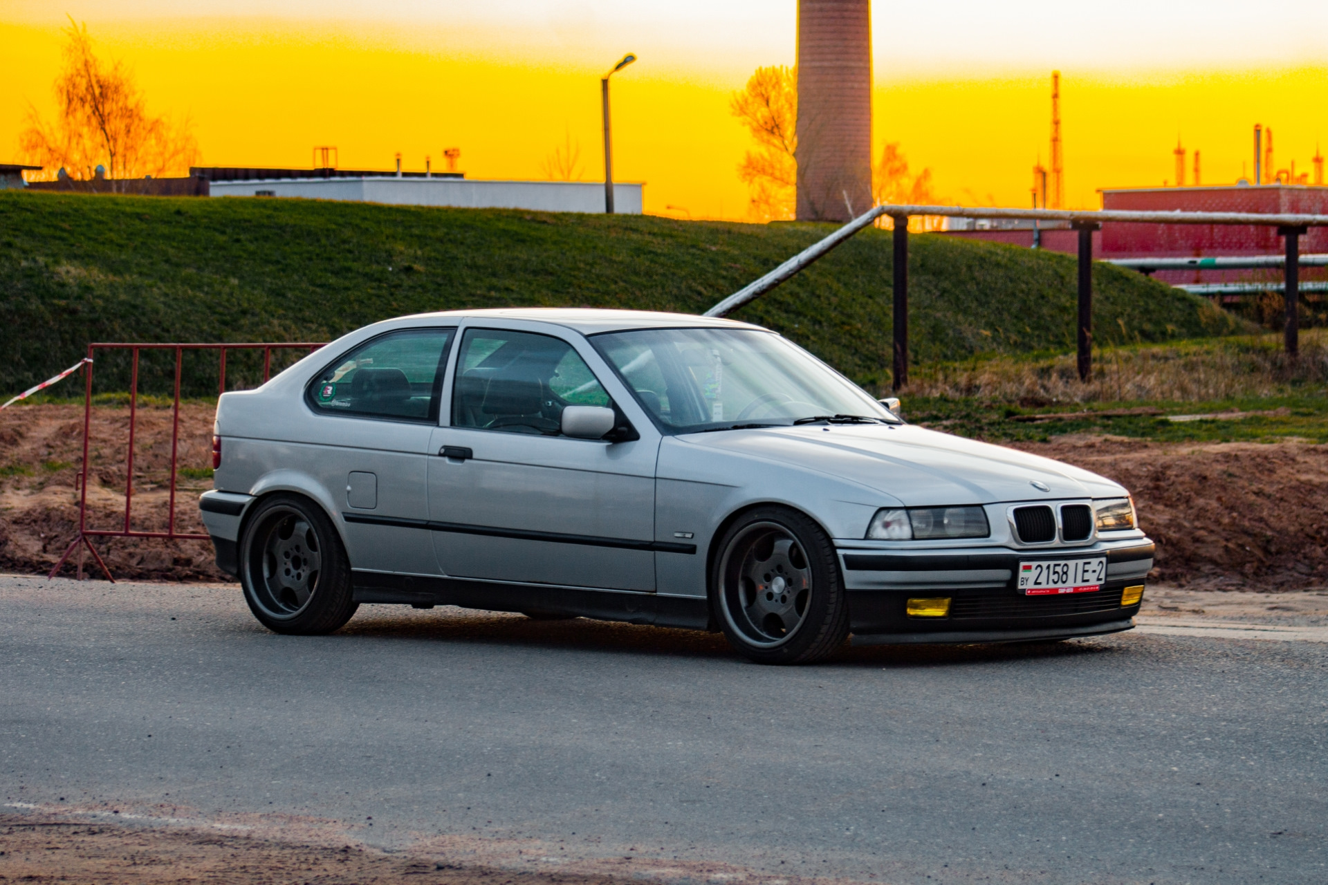 Пара вечерних фото — BMW 3 series Compact (E36/5), 1,9 л, 1998 года | фотография | DRIVE2