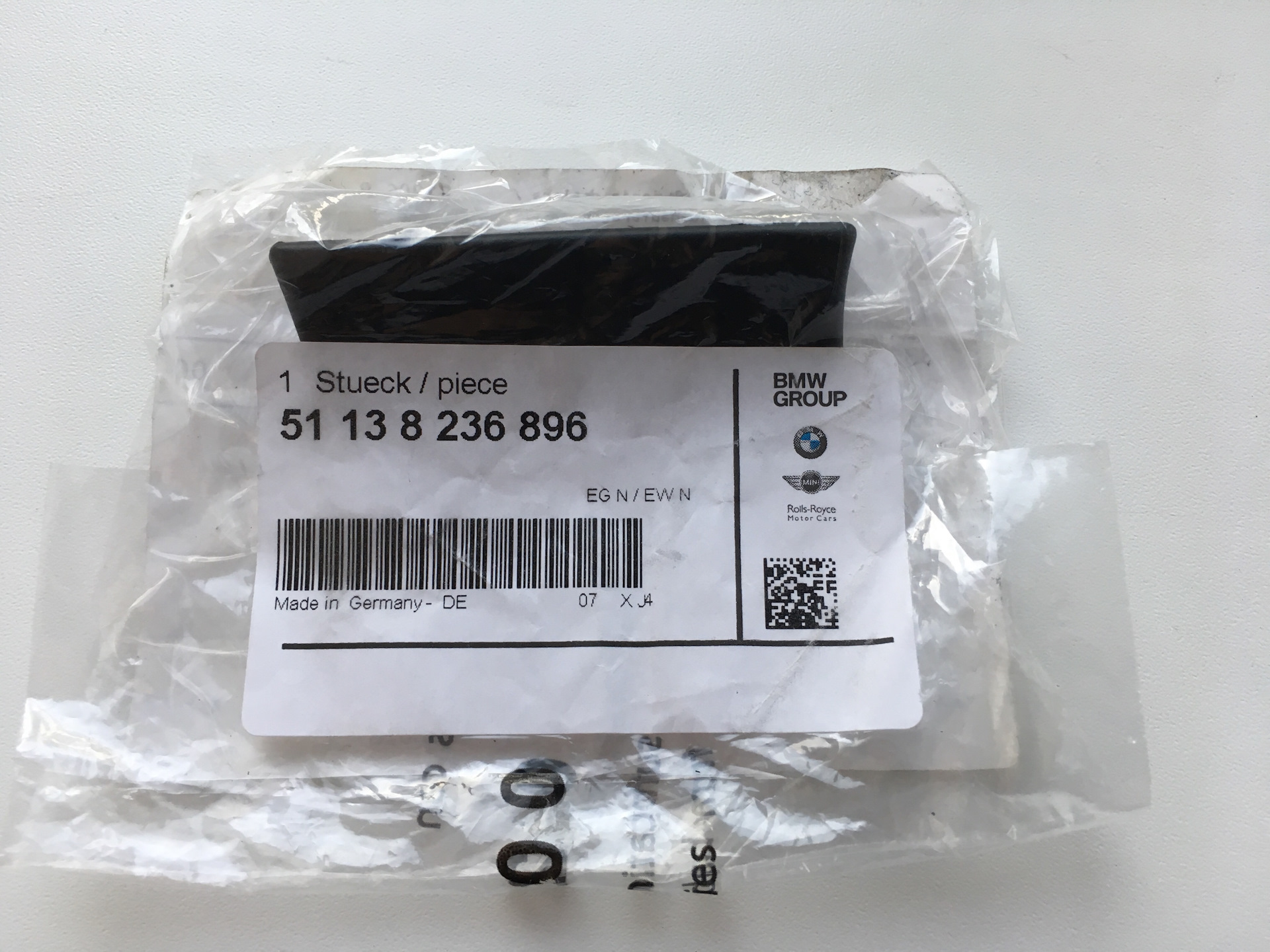 Часть нижнего молдинга — BMW 7 series (E38), 4,4 л, 2000 года ...