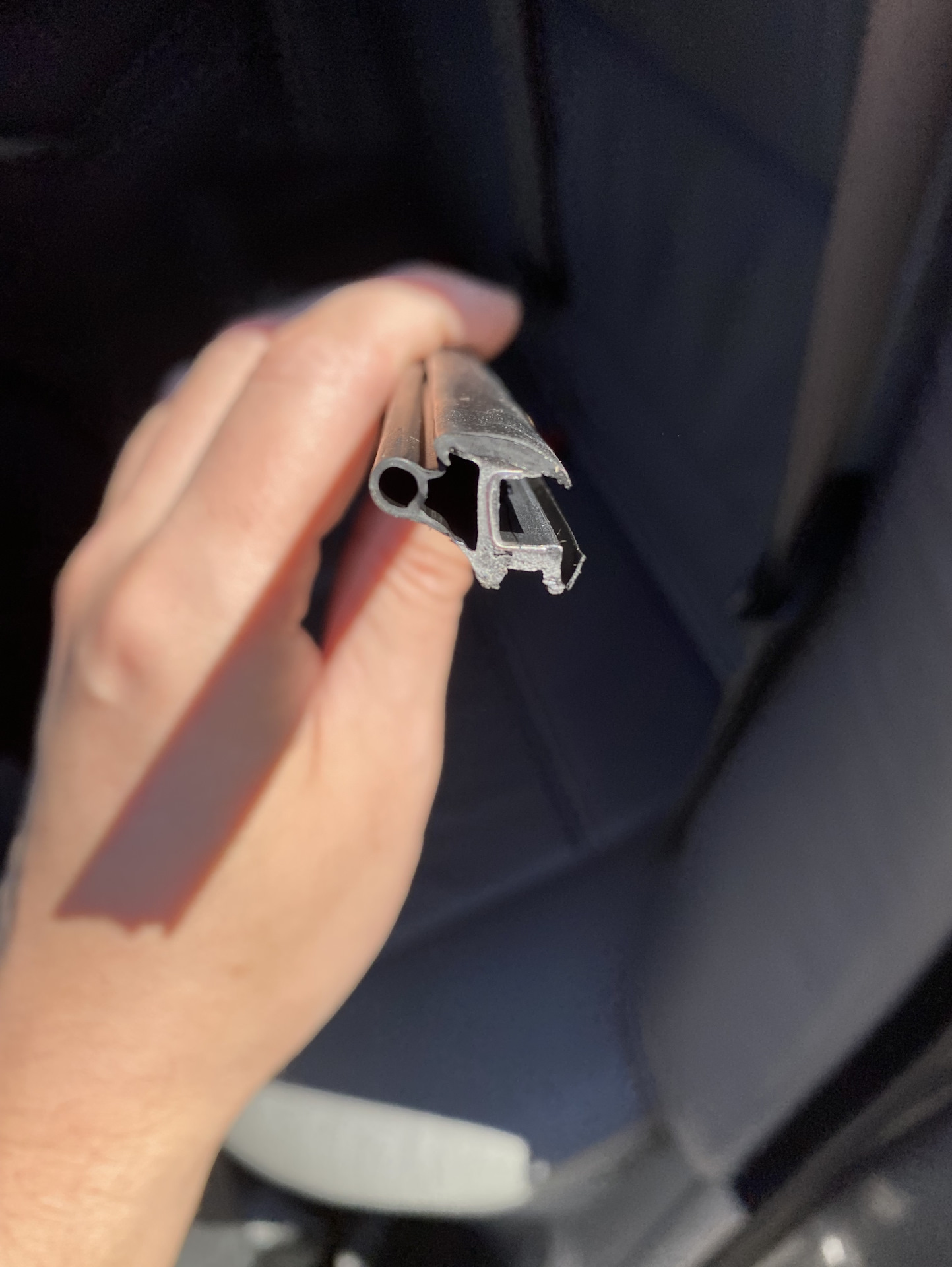 126. Замена молдинга лобового стекла Е53 — BMW X5 (E53), 3 л, 2004 года ...