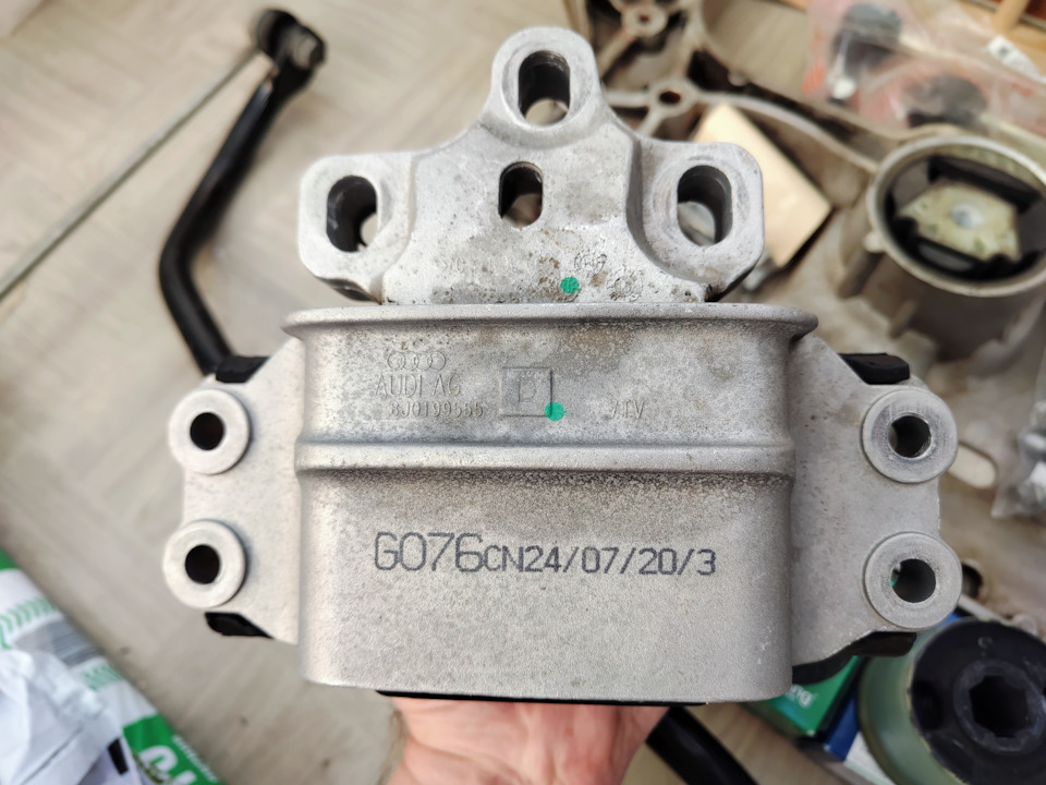 Установка гидроопоры АКПП VAG 8J0 199 555 D — Volkswagen Tiguan (1G), 2 ...