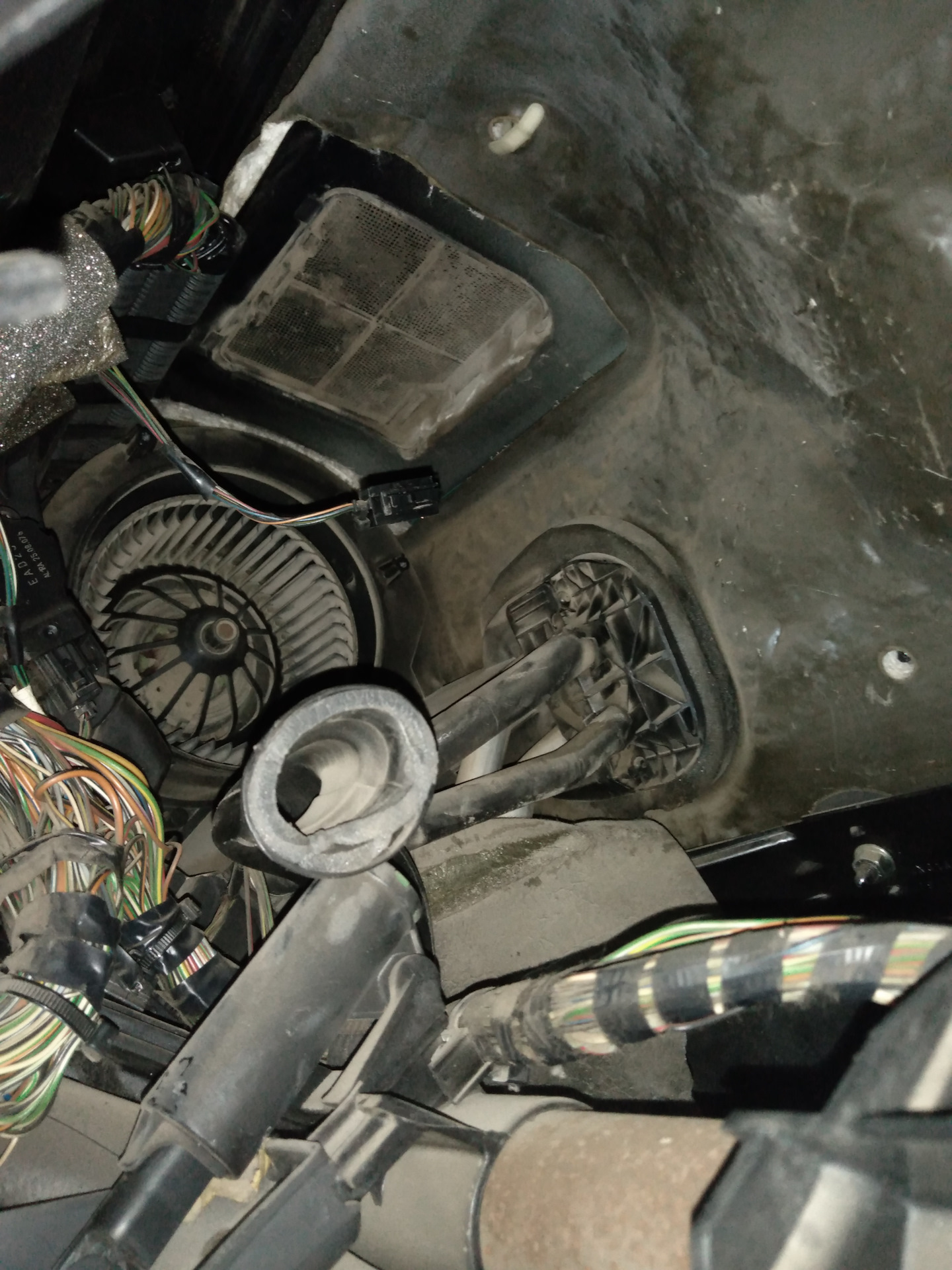 Замена мотора печки FORD SAT ST1362640 — Ford Focus Sedan II, 1,6 л ...