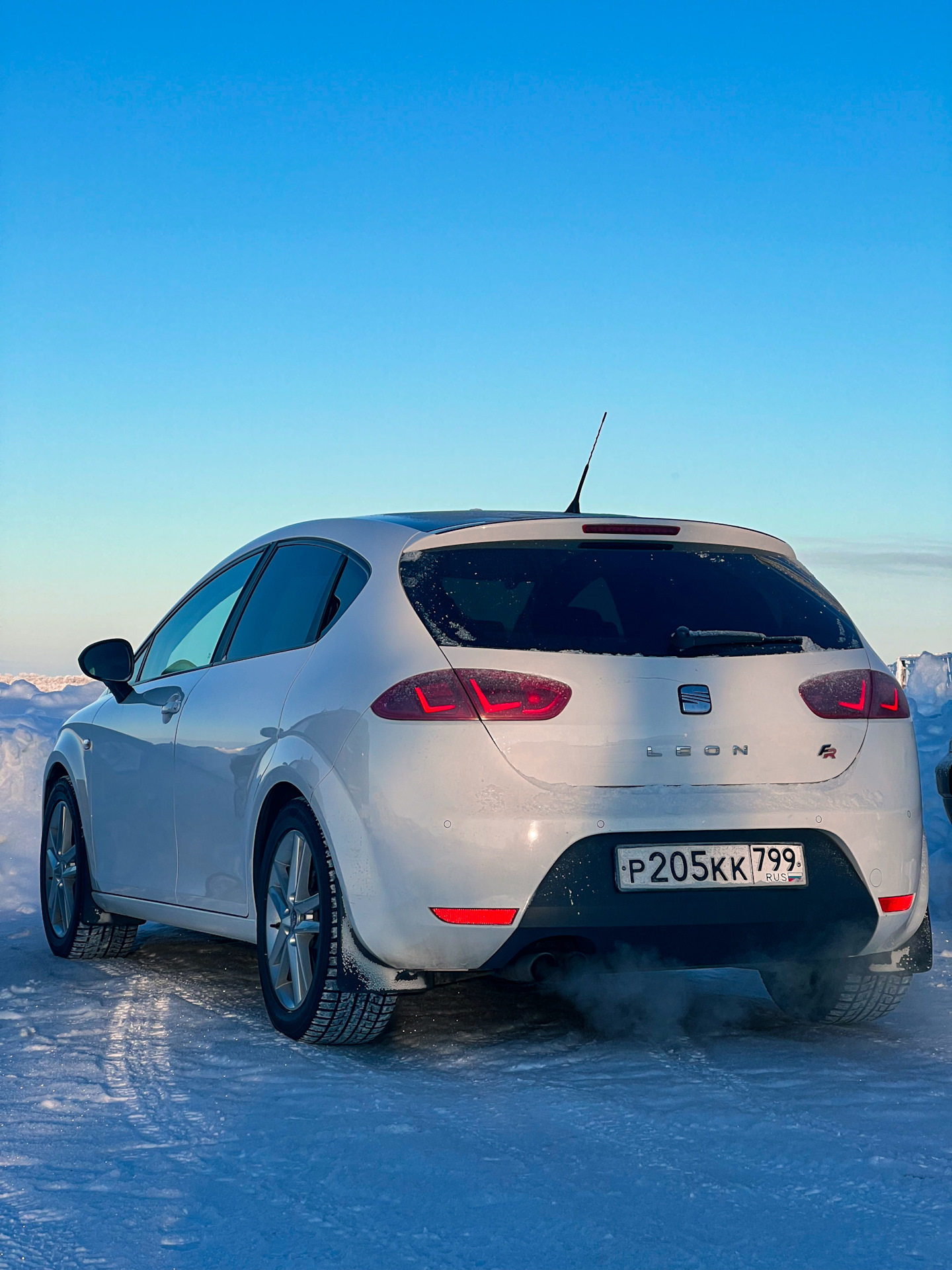 Фотосет — SEAT Leon FR (Mk2), 2 л, 2011 года | фотография | DRIVE2