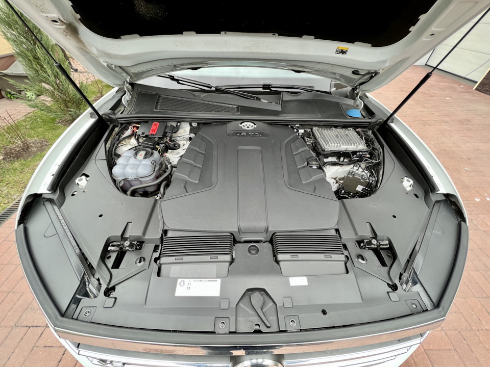 Пластмасса подкапотная — Volkswagen Touareg (3G), 3 л, 2019 года ...