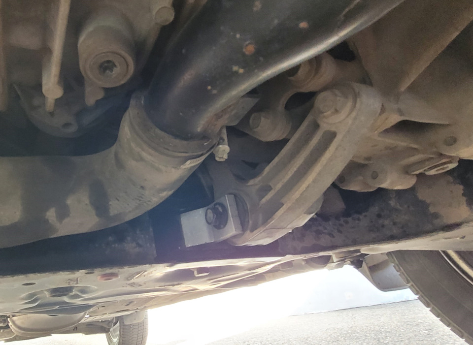 Заменил заднюю подушку двигателя — Ford Kuga (2G), 2 л, 2014 года ...