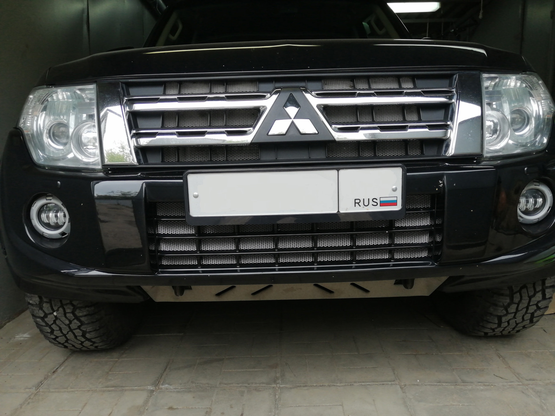 Алюминиевая сетка в бампер и решетку — Mitsubishi Pajero (4G), 3 л ...