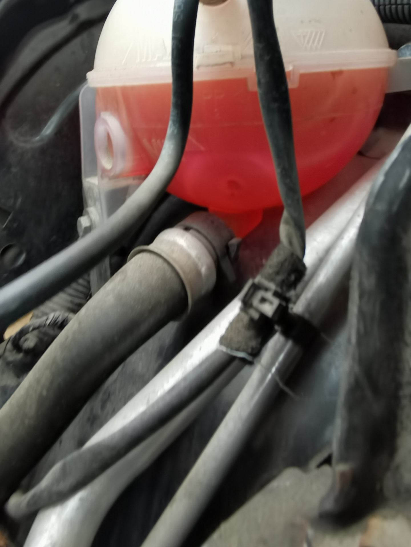 Кронштейн упора капота 7928.39+ доливка антифриза G12+ — Peugeot 3008 ...