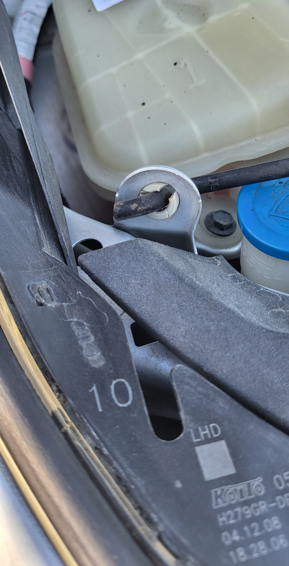 Клипса упора капота — Toyota Avensis III, 1,8 л, 2009 года | расходники ...