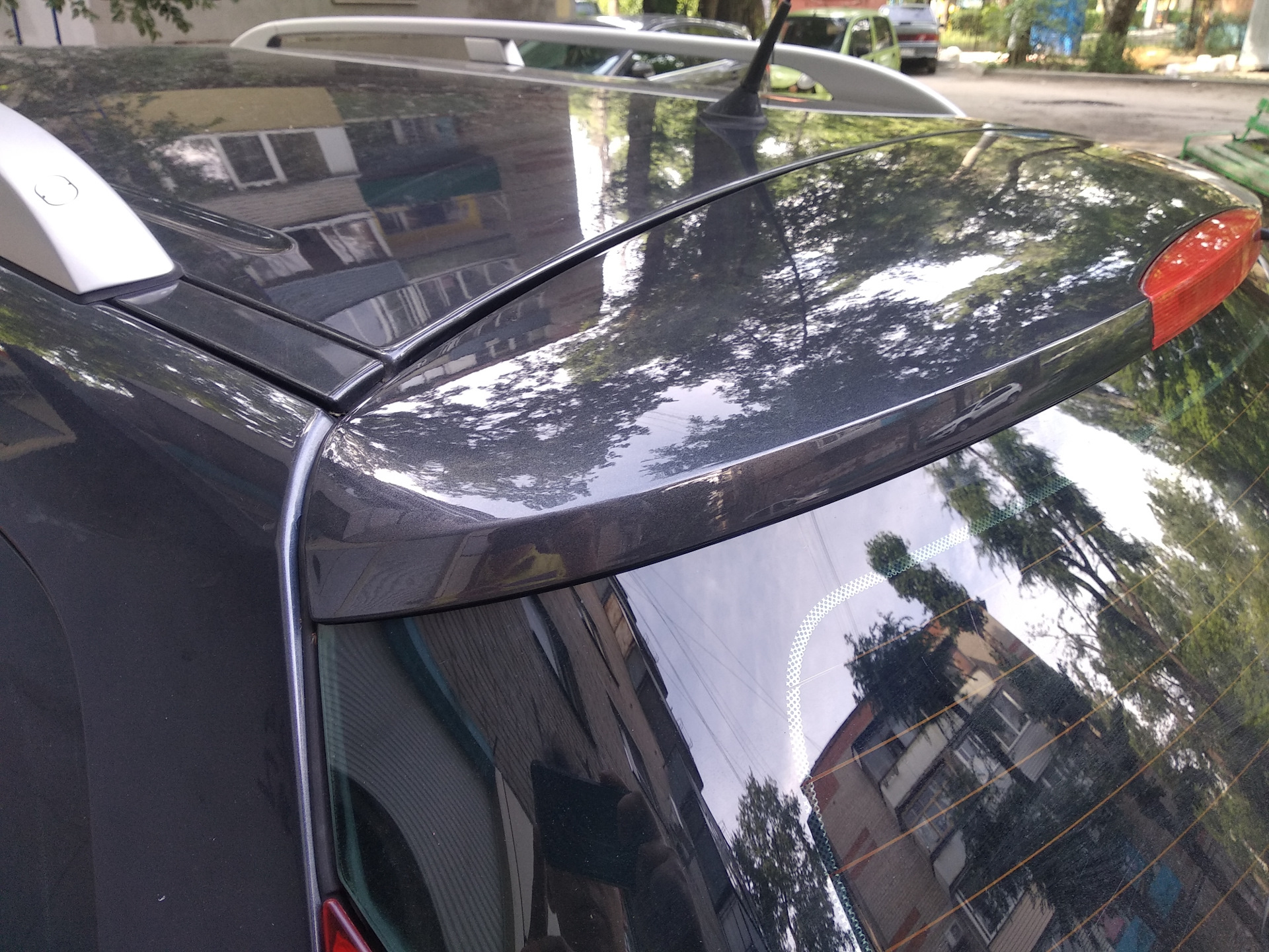 Замена спойлера по гарантии спустя 11 лет, возможно? — Renault Megane ...