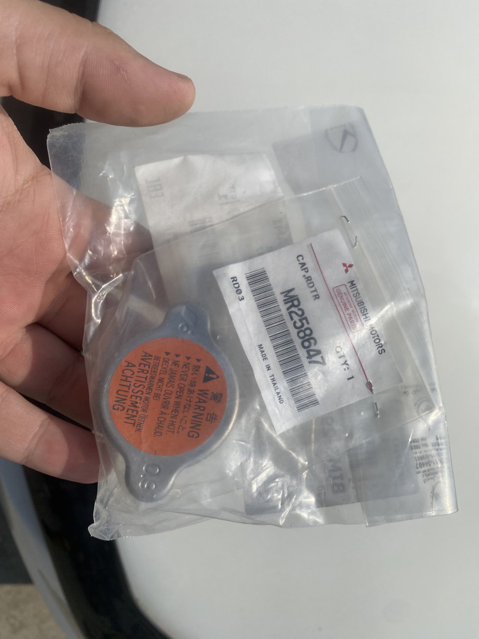 MR258647 Крышка радиатора Mitsubishi | Запчасти на DRIVE2