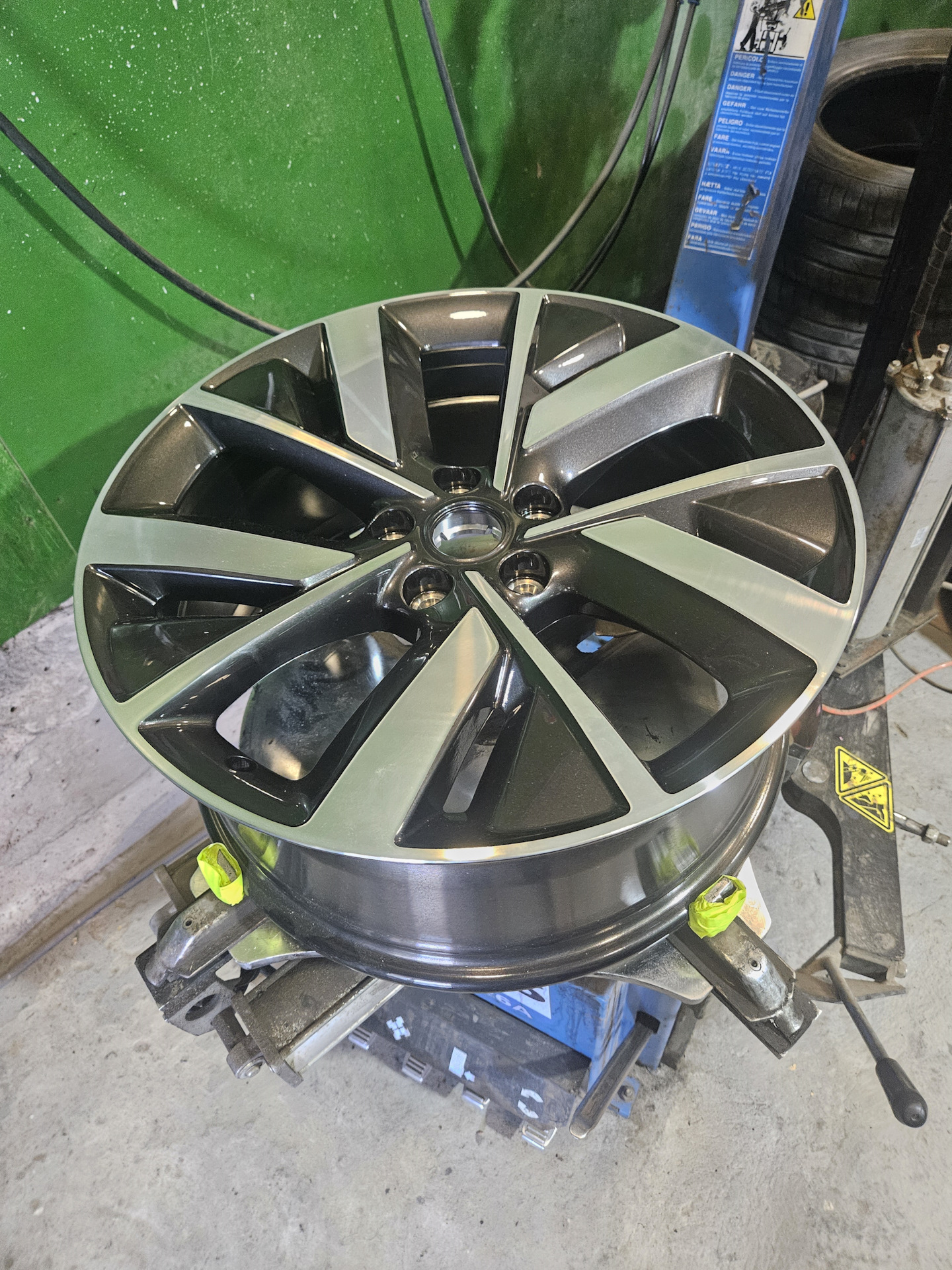 Лыжи смазал. — Li Auto Li L7, 2024 года | колёсные диски | DRIVE2