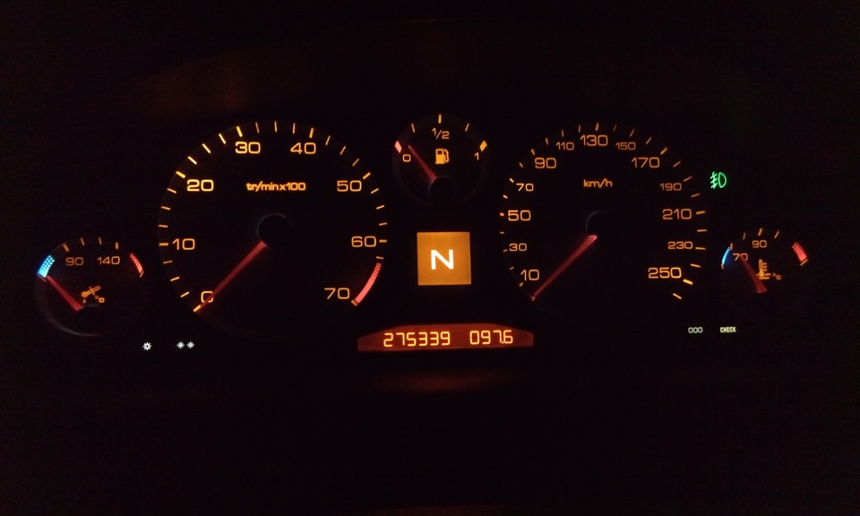 Приборная панель и задний подлокотник — Peugeot 607, 3 л, 2003 года ...