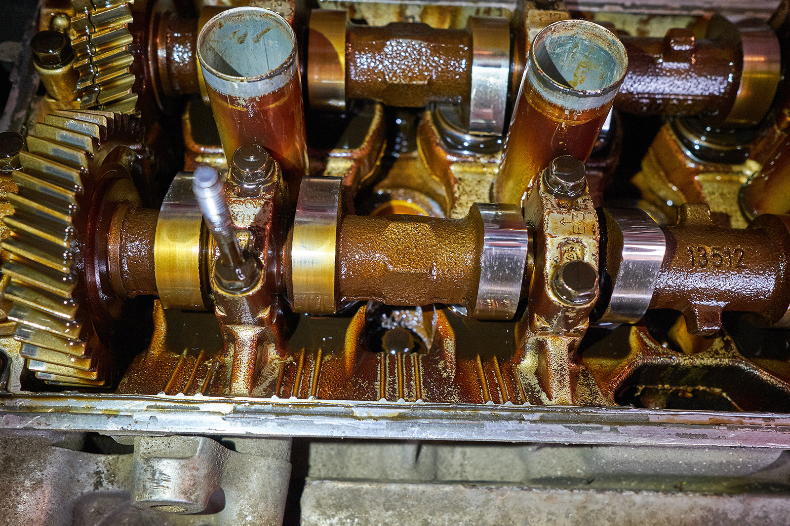 Замена сальников свечных колодцев — Toyota Avensis I, 1,6 л, 1998 года ...